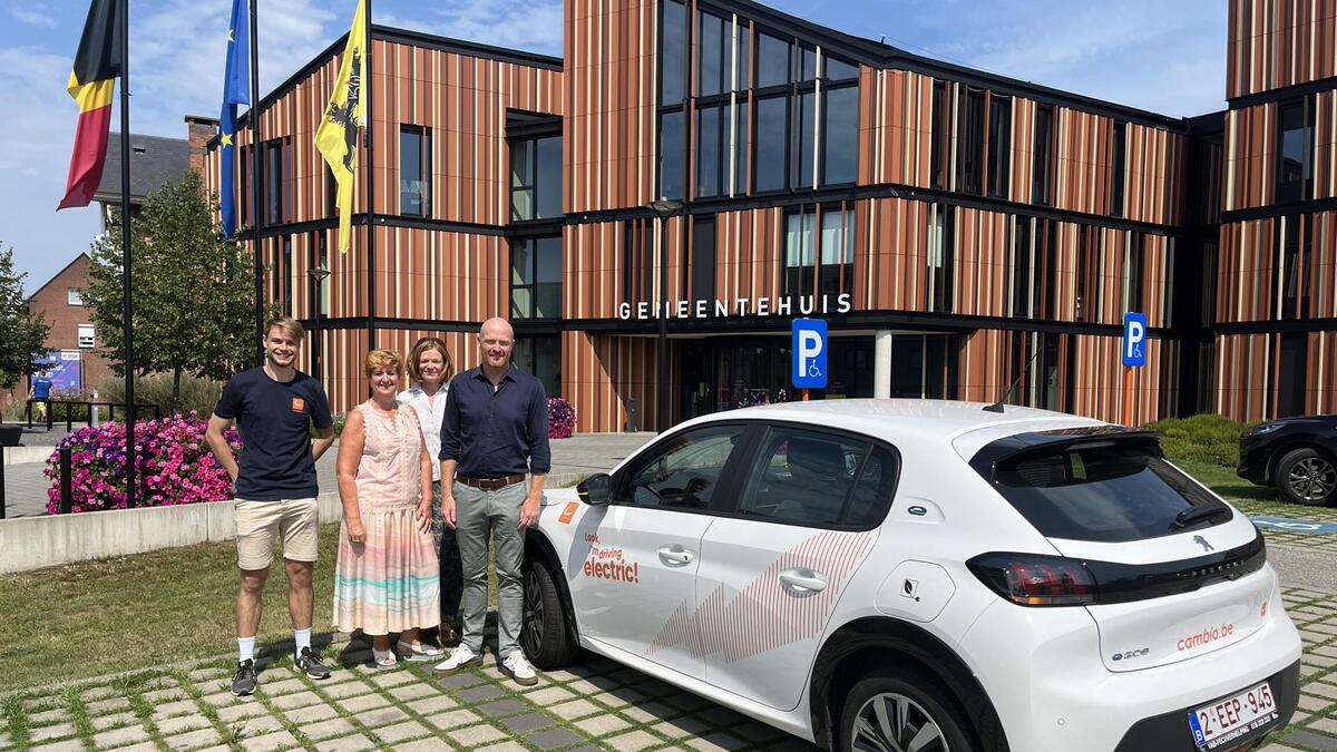 Cambio start met twee deelauto’s in Lille: “Ideaal als je bewust geen eigen wagen wil” | GVA
